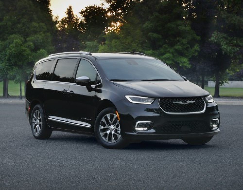2026 Chrysler Pacifica Hybrid - Stellantis Fleet & Business Solutions